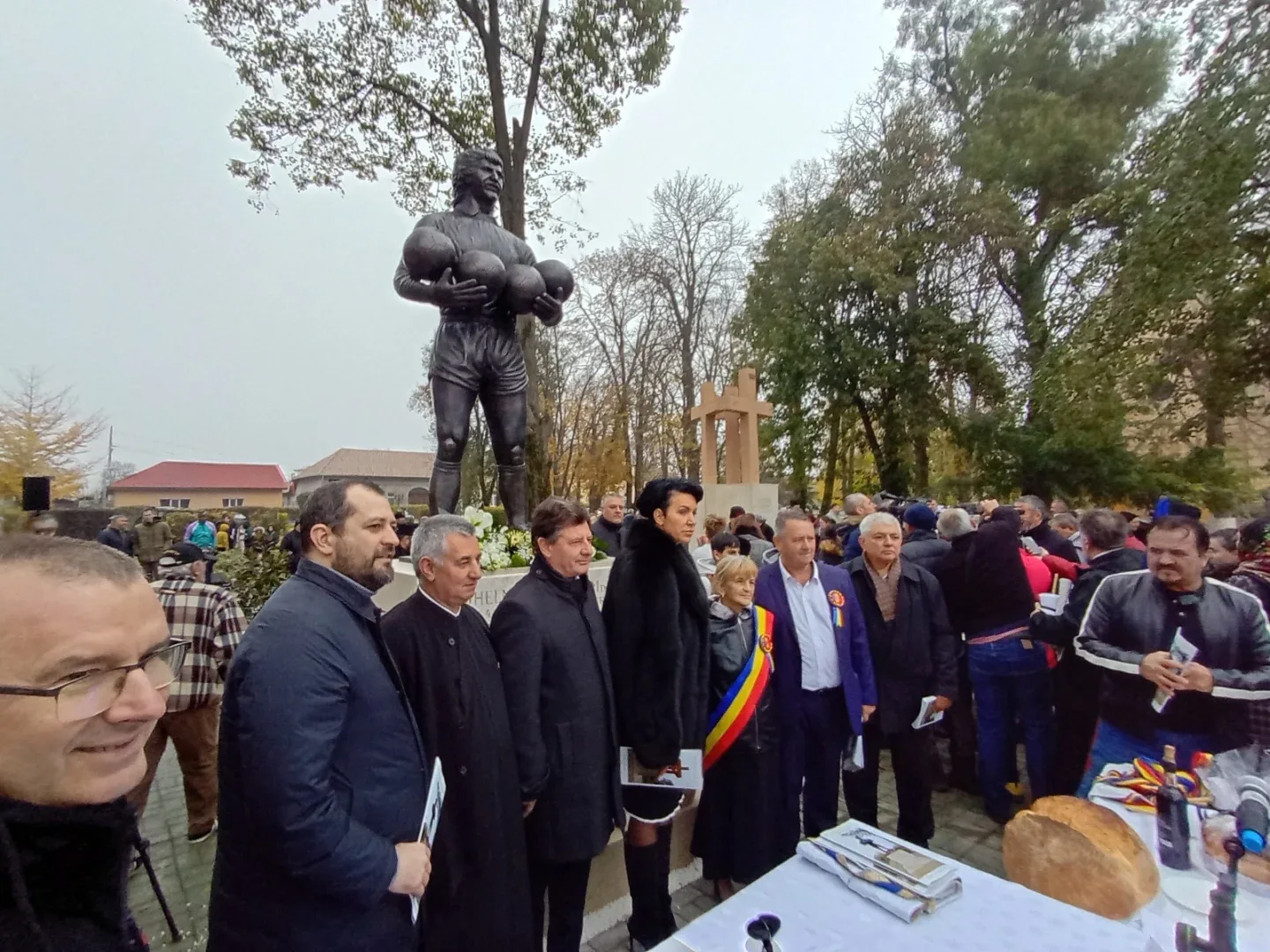 Helmut Duckadam va dăinui și printr-o statuie, în comuna natală Semlac